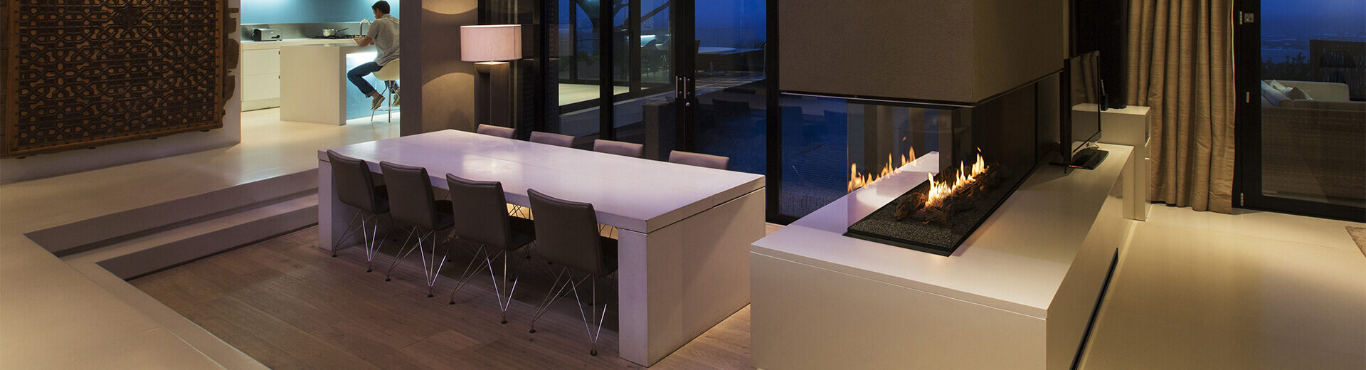 PANORAMA Glass-enclosed automatic fireplace | Planikafires